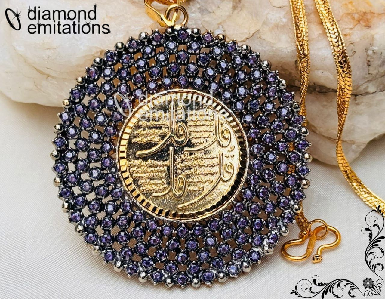 Calligraphy Pendant 5 – Diamond Emitations