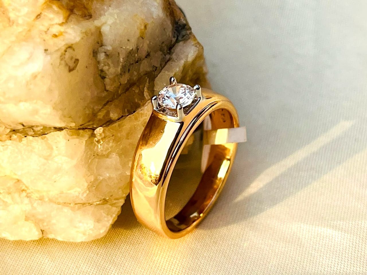 Casual Golden Ring 16 – Diamond Emitations