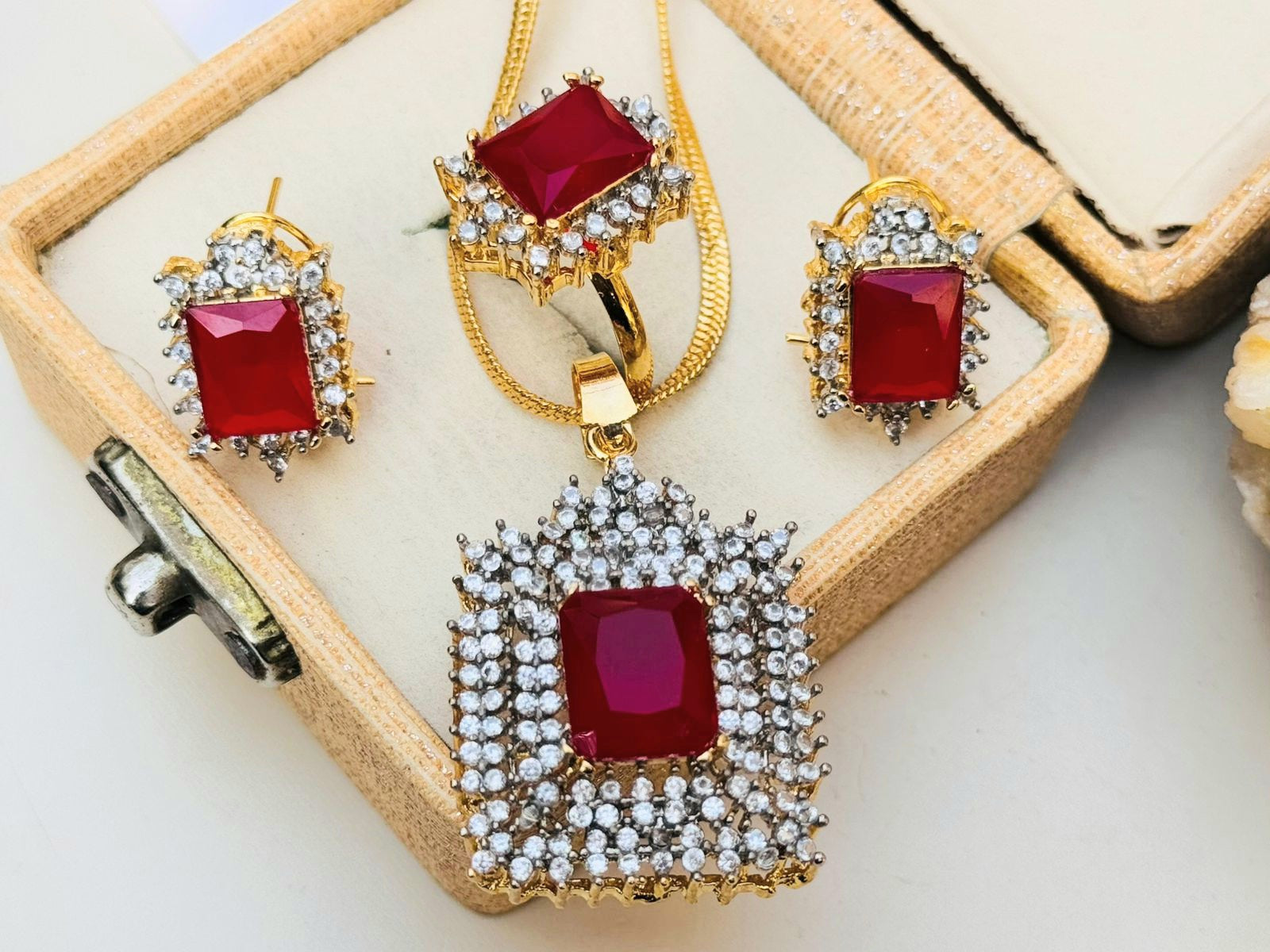 Designer pandant sets – Diamond Emitations